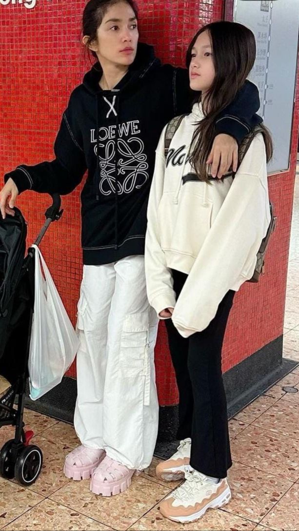 Potret Cantik Elea Anak Ussy & Andhika Liburan di Hong Kong, 'Inces ... Potret Cantik Elea Anak Ussy & Andhika Liburan di Hong Kong, 'Inces ...