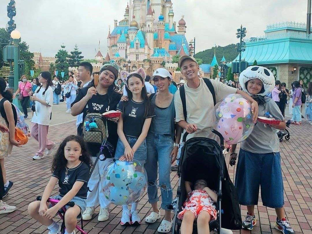 Potret Cantik Elea Anak Ussy & Andhika Liburan di Hong Kong, 'Inces ... Potret Cantik Elea Anak Ussy & Andhika Liburan di Hong Kong, 'Inces ...