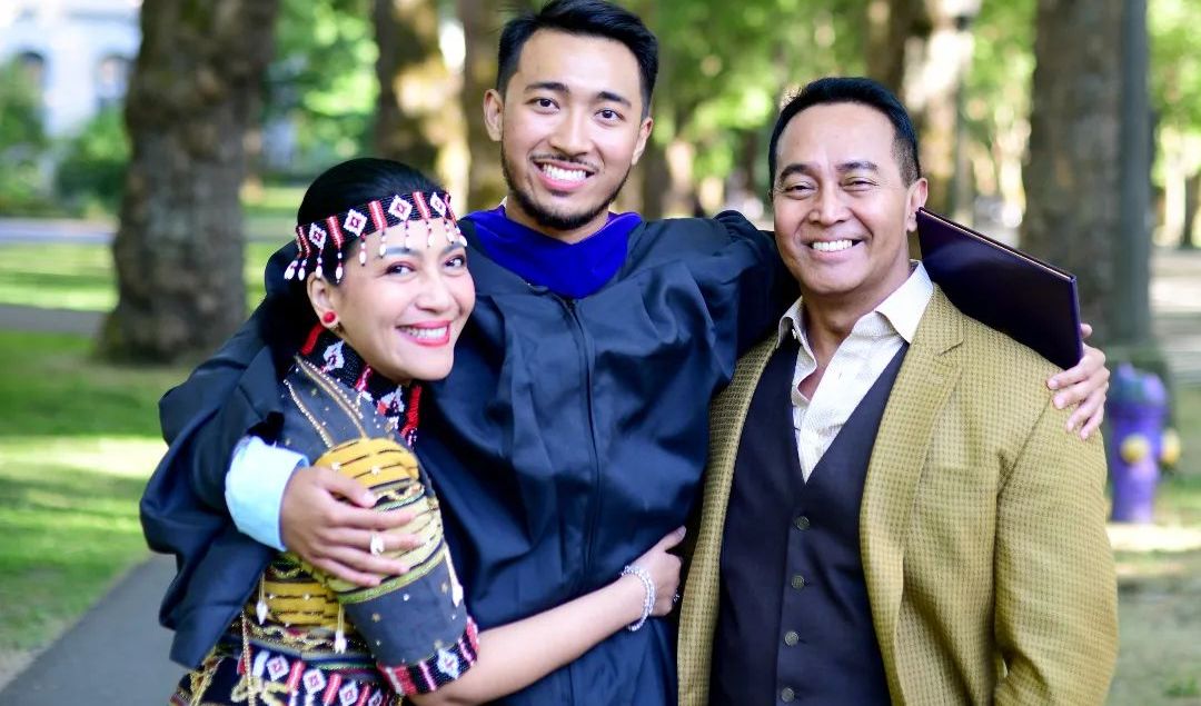 Penampilan Istri Eks Panglima TNI saat Wisuda S2 Sang Putra di Amerika ...