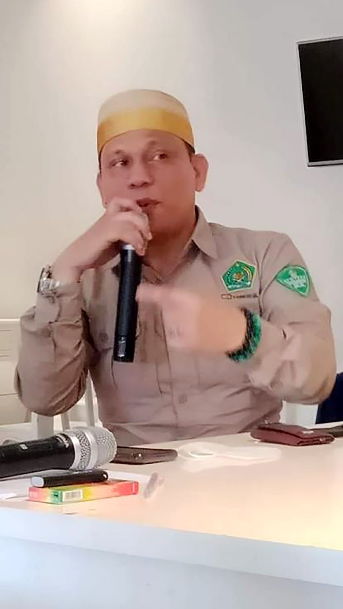 Akali Kelebihan Bagasi, Jemaah Haji Makassar Pakai Baju 15 Lapis