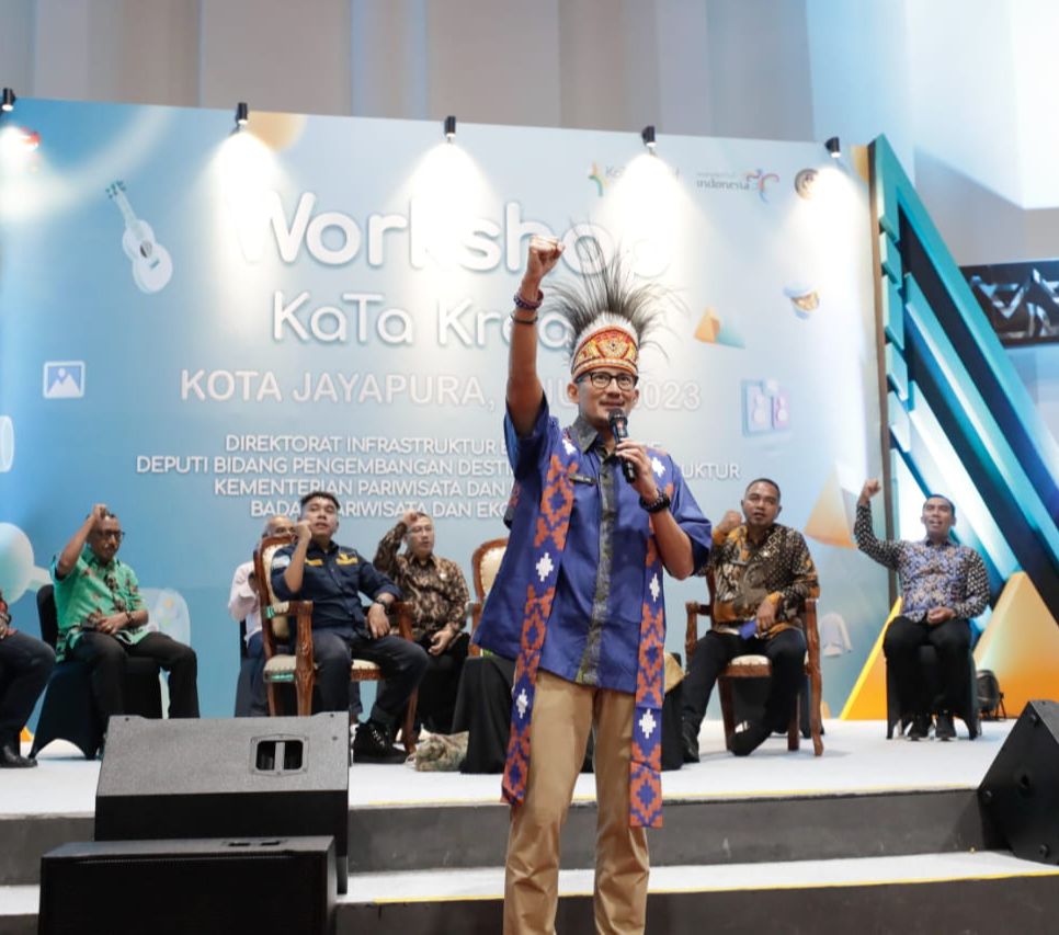 Sandiaga Puji Baju Karya Anak Muda PYCH Binaan BIN