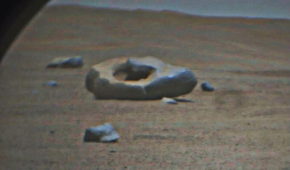 Ada Batuan Berbentuk Donat Ditemukan di Planet Mars, Ilmuwan Masih ...