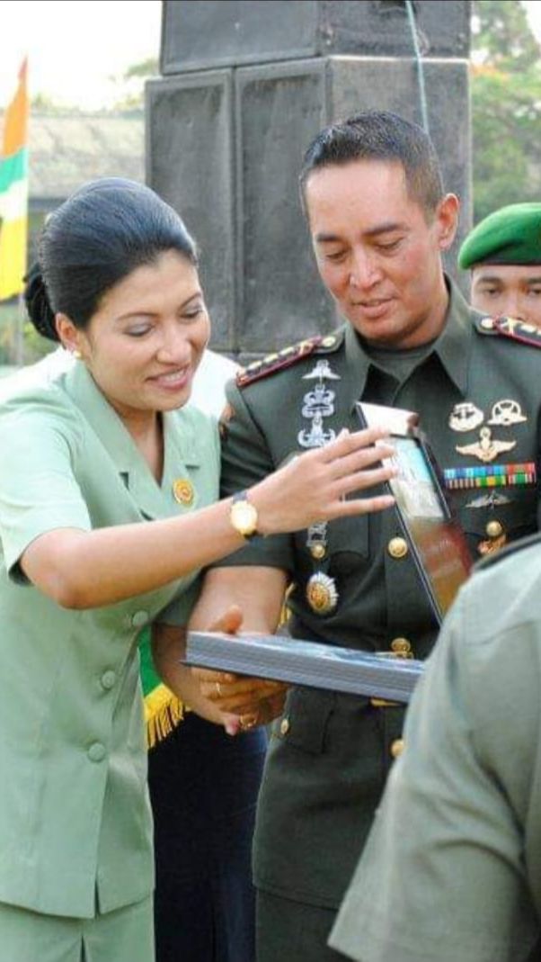 FOTO: Potret Tampan Eks Panglima TNI Andika Perkasa Saat Muda, Pernah Salaman dengan Bill Clinton