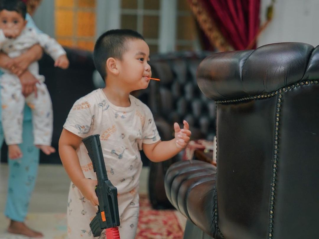 Lucunya Al Nahyan Bawa 'Senjata' Hingga Pose Nembak, Netizen: Persiapan ...