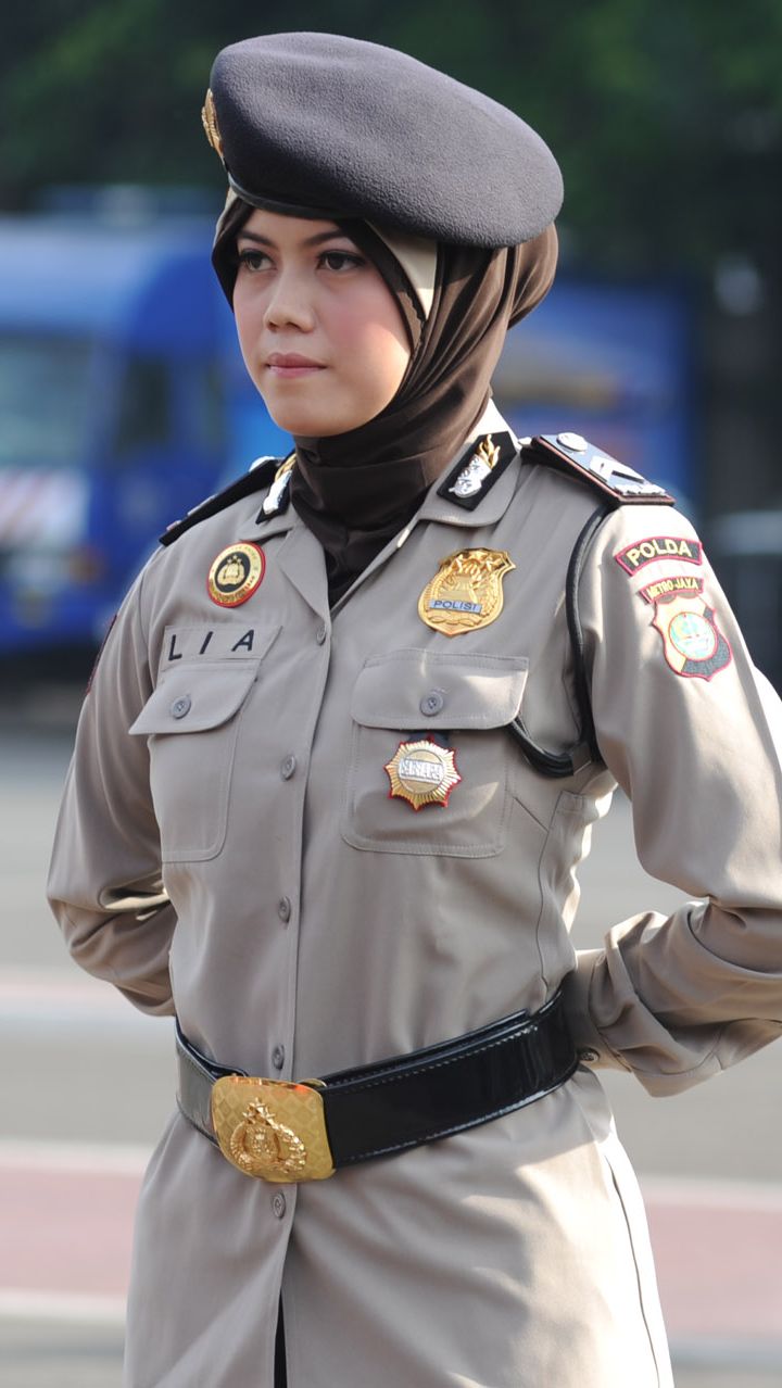 Deretan Aksi Mendebarkan Polwan dan Prajurit Wanita TNI Cantik