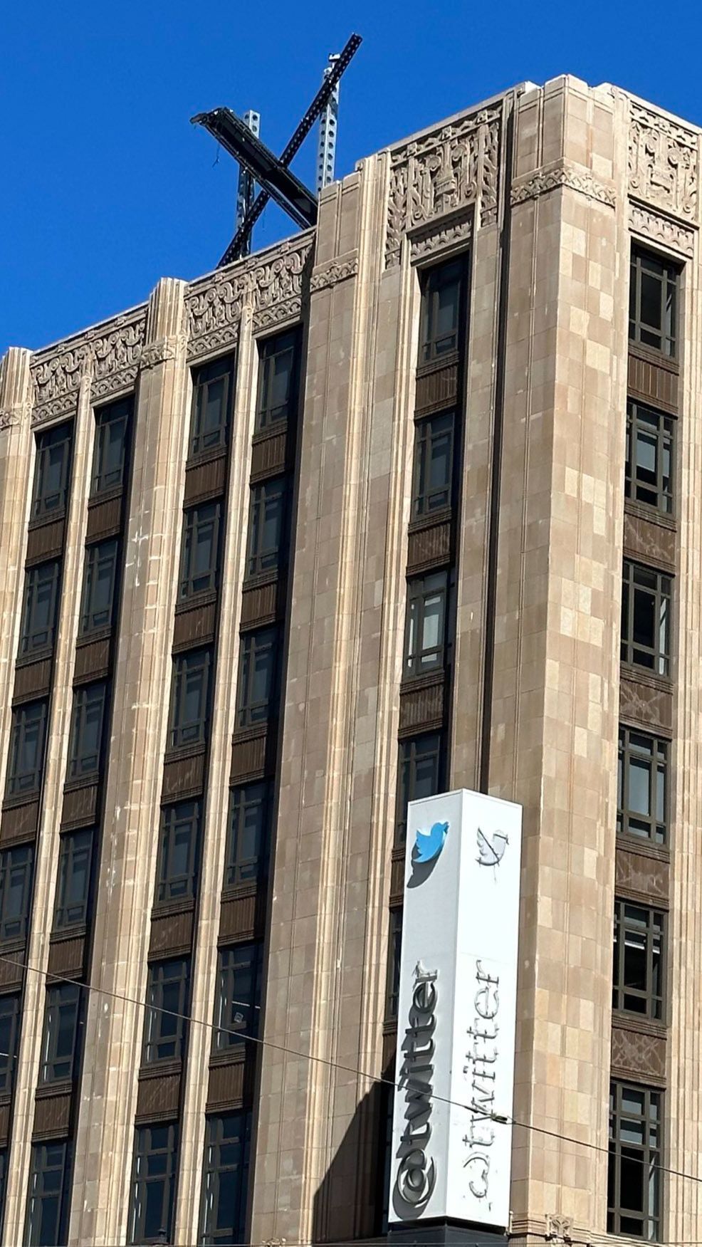 The Giant 'X' Logo at Twitter Headquarters Has Been Removed | trstdly.com