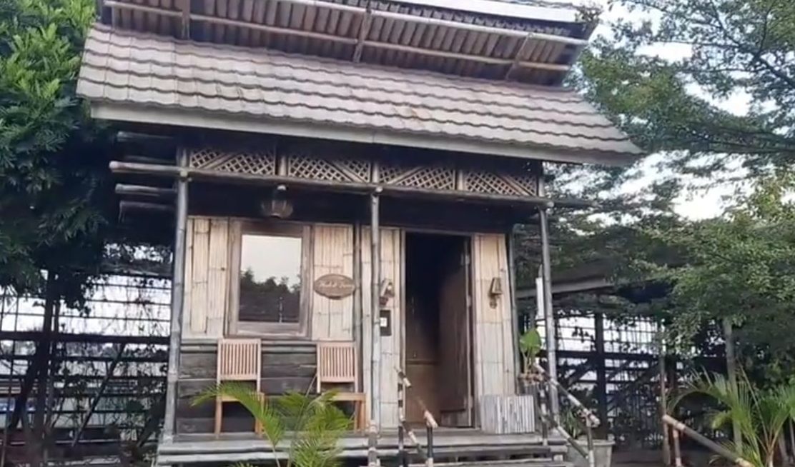 Menyerupai Badak yang Menguap, Ini Keunikan Rumah Imah Badak Heuay Khas ...