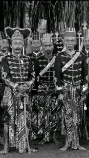 Sejarah Kirab Tedhak Loji, Unjuk Kewibawaan Raja Tanah Jawa Terhadap ...
