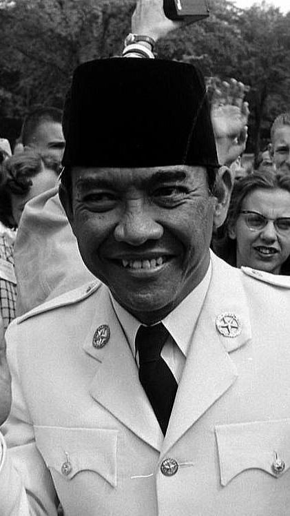 Kata Bijak Soekarno tentang Perjuangan, Bakar Semangat Jiwa Muda di ... Kata Bijak Soekarno tentang Perjuangan, Bakar Semangat Jiwa Muda di ...