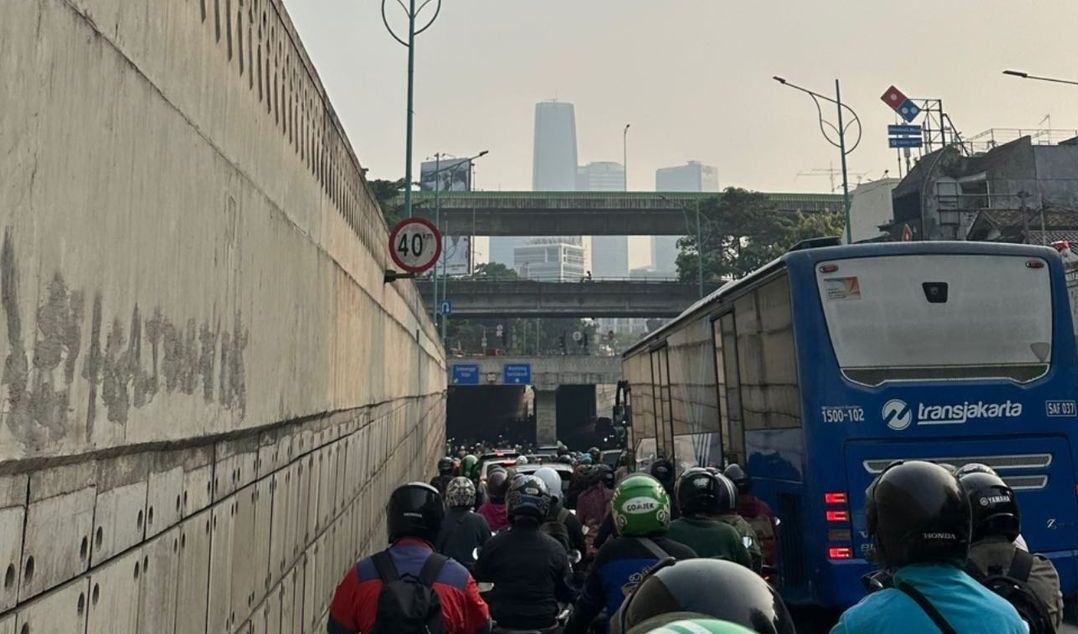 Jalan Mampang Prapatan Macet Parah, Diduga Akibat Penutup Gorong-Gorong ...