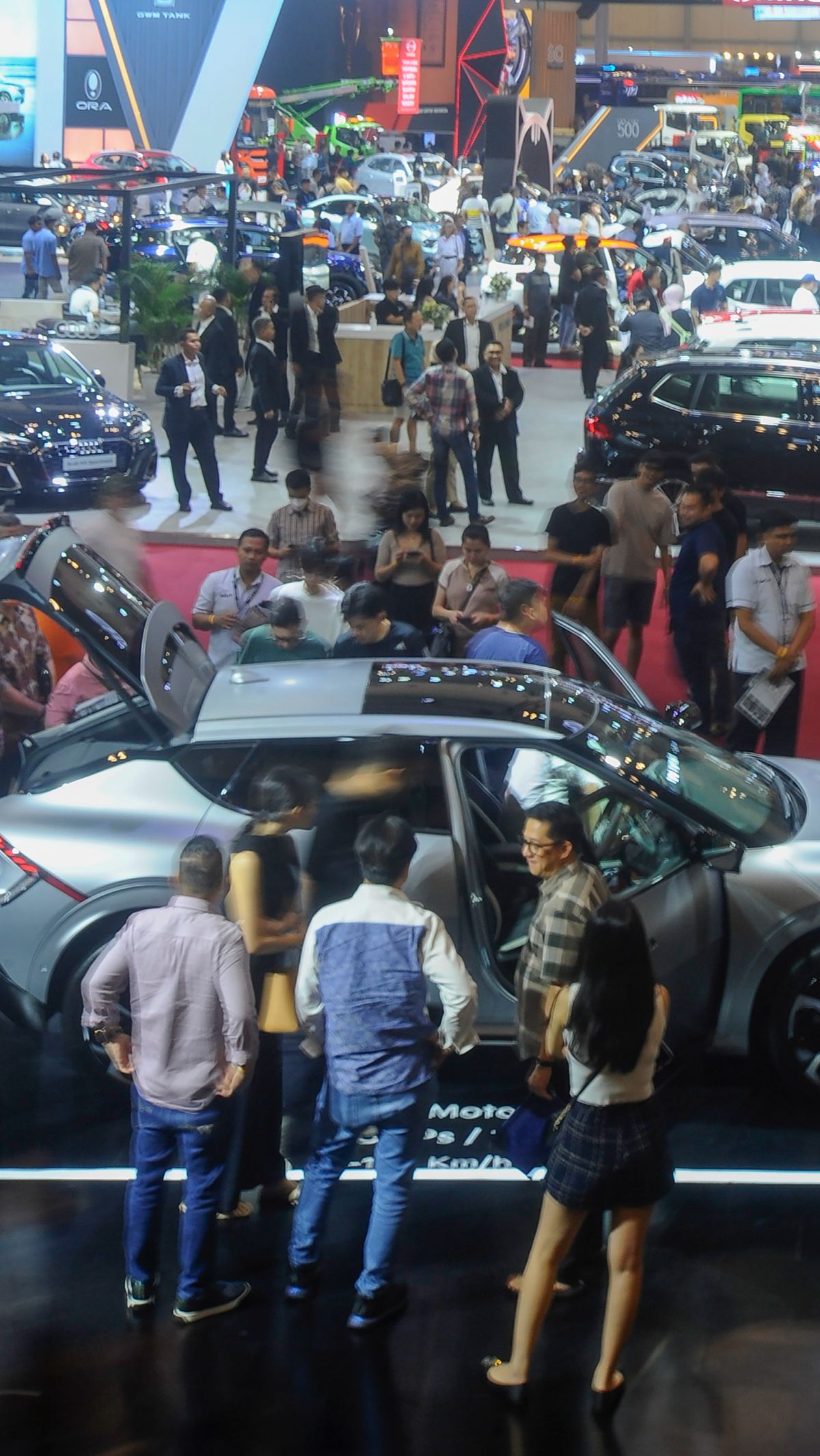 FOTO: Suasana GIIAS 2023 Dipadati Pengunjung, Segini Harga Tiket Masuknya