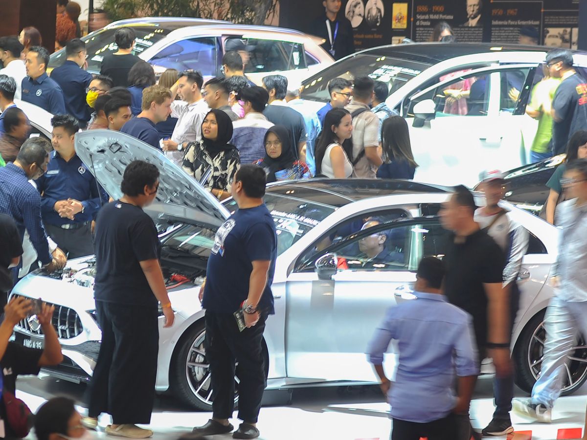 FOTO: Suasana GIIAS 2023 Dipadati Pengunjung, Segini Harga Tiket Masuknya