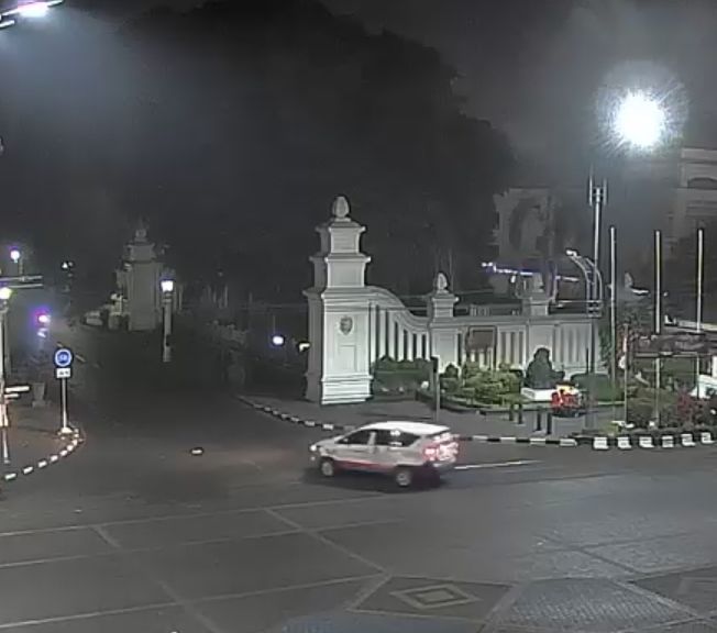 Mobil Anak Raja Surakarta Lari Usai Tabrak Pemotor | merdeka.com