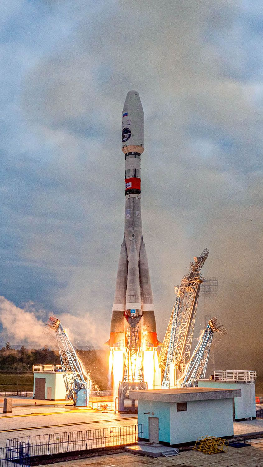 FOTO: Detik-Detik Rusia Luncurkan Robot Penjelajah Luna-25 dalam Misi ...