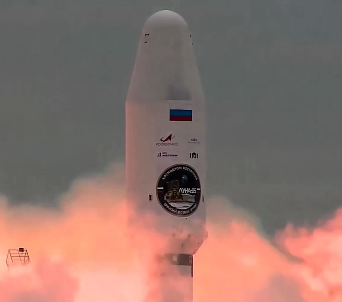 FOTO: Detik-Detik Rusia Luncurkan Robot Penjelajah Luna-25 dalam Misi ...