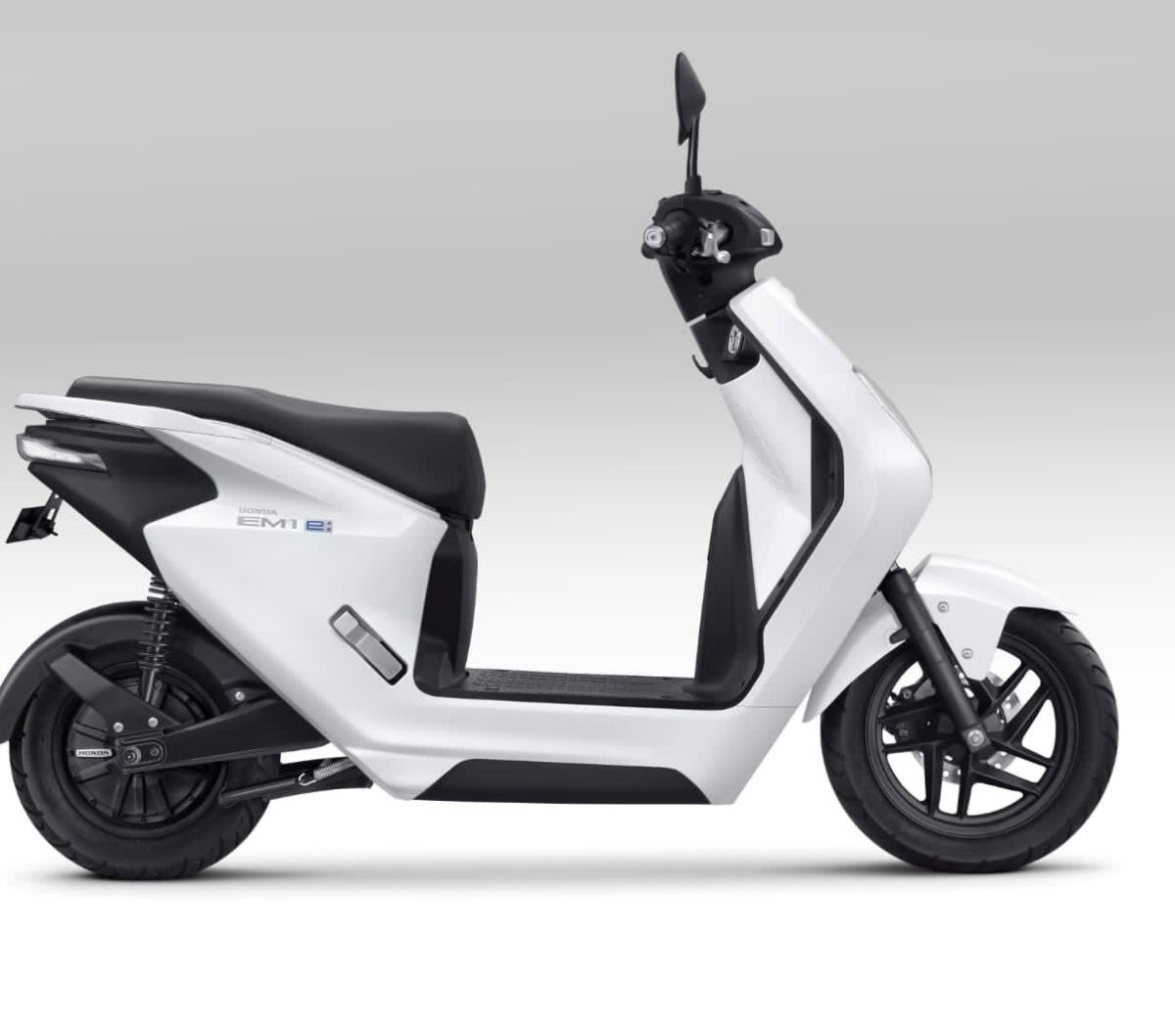 Pecah Telur, Sepeda Motor Listrik Honda EM1:e Dapat Dipesan di GIIAS 2023