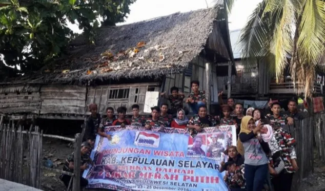 Dulu Tinggal di Rumah Gubuk Kini Rumahnya Bak Istana, Ini Sederet Fakta ...