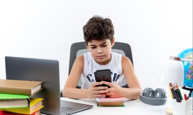 Ampuh, Ini 6 Cara Mengatasi Anak Kecanduan Gadget yang Harus Diketahui Orangtua