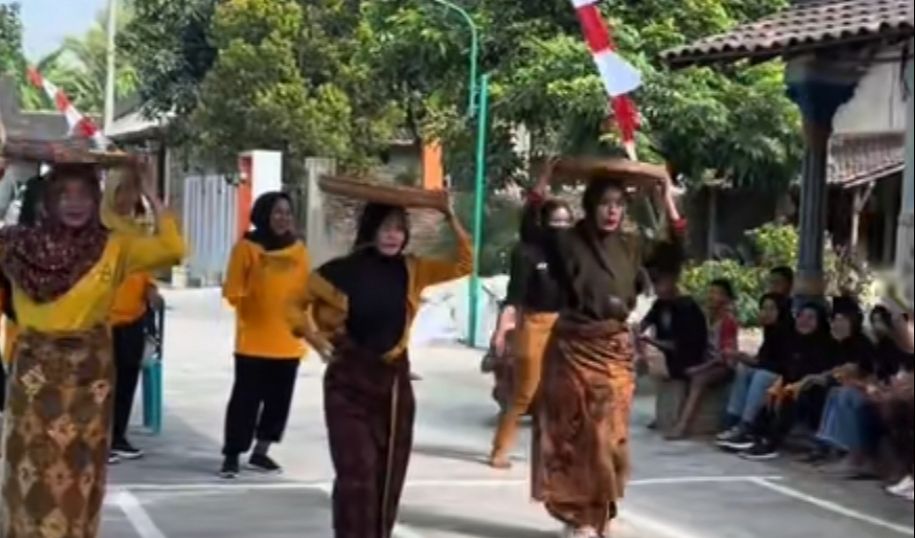 Deretan Aksi Kocak Emak-emak Lomba 17-an, Sukses Bikin Ngakak Deretan Aksi Kocak Emak-emak Lomba 17-an, Sukses Bikin Ngakak