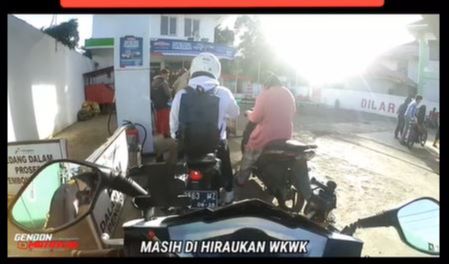 Viral Video Ibu-ibu Serobot Antrean saat Isi Bensin, Sikap Petugas SPBU Banjir Pujian