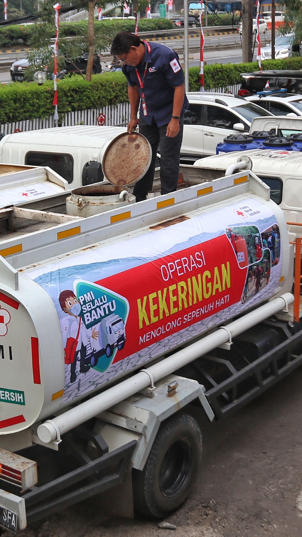 FOTO: Ratusan Mobil Tangki Air Disiapkan PMI untuk Antisipasi Bencana ...