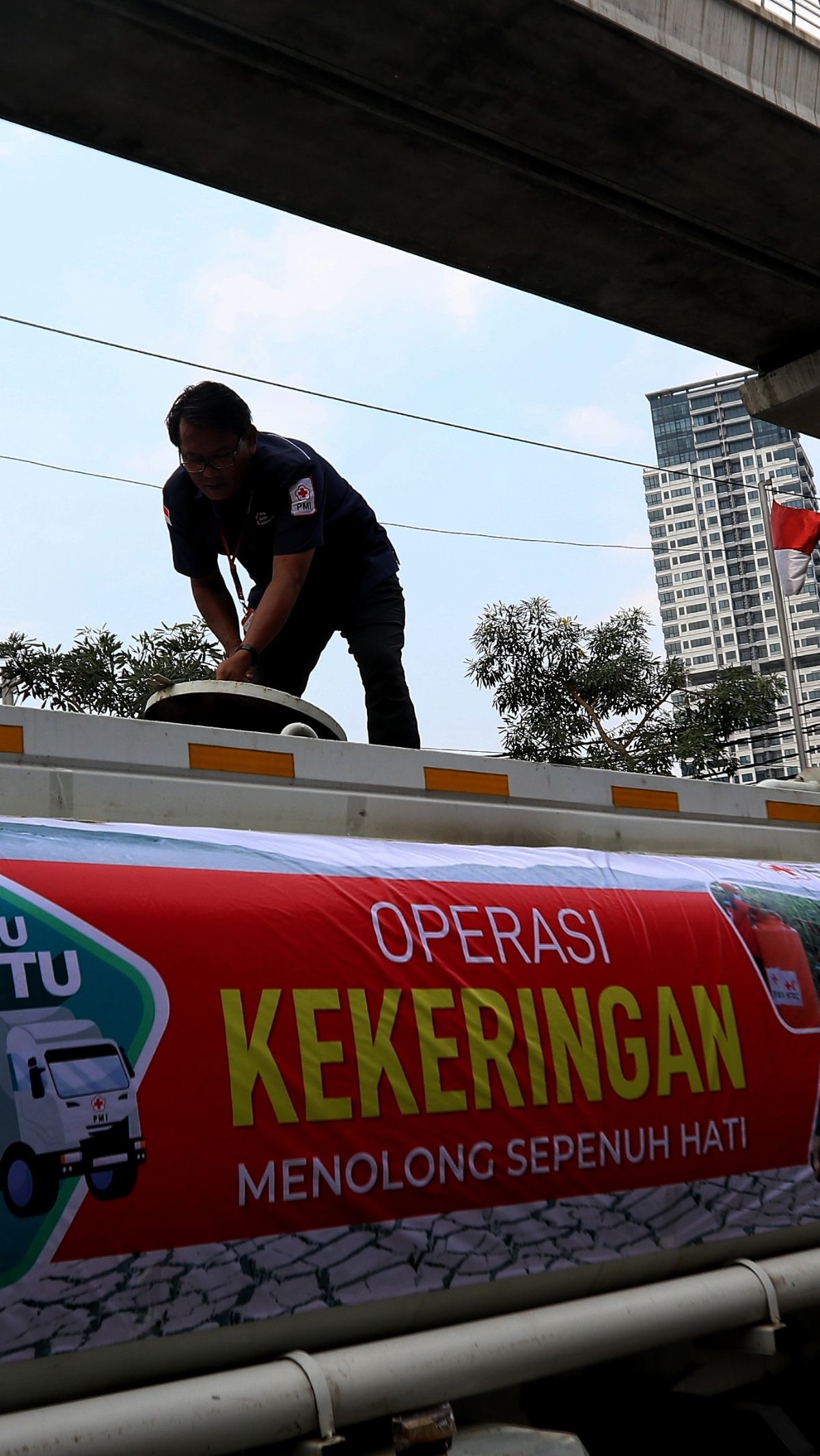 FOTO: Ratusan Mobil Tangki Air Disiapkan PMI untuk Antisipasi Bencana ...