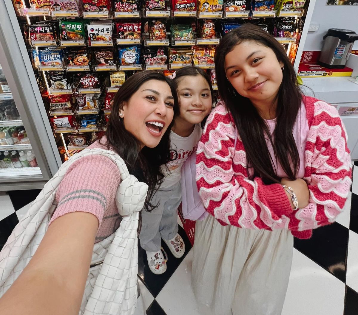 Luput Dari Sorotan, Ini Deretan Potret Terbaru Mikaela Atqia Anak ...