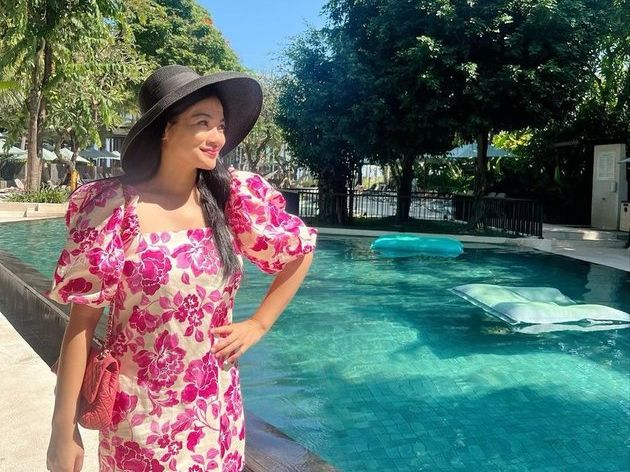 8 Potret Perayaan Ulang Tahun Ibunda Titi Kamal, Terlihat Awet Muda di Usia yang ke-75