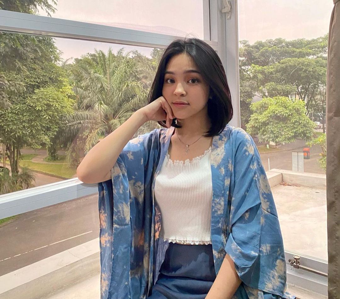 7 Potret Eca Aura yang Kocak Abis, Dianggap Netizen Kakak-Adik dengan ...