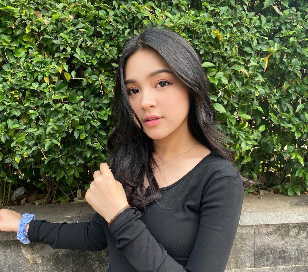 7 Potret Eca Aura yang Kocak Abis, Dianggap Netizen Kakak-Adik dengan ...