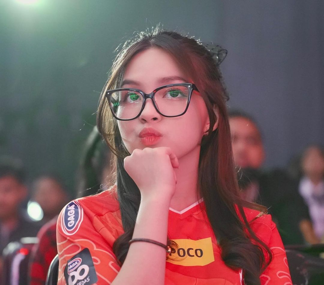 7 Potret Eca Aura yang Kocak Abis, Dianggap Netizen Kakak-Adik dengan ...