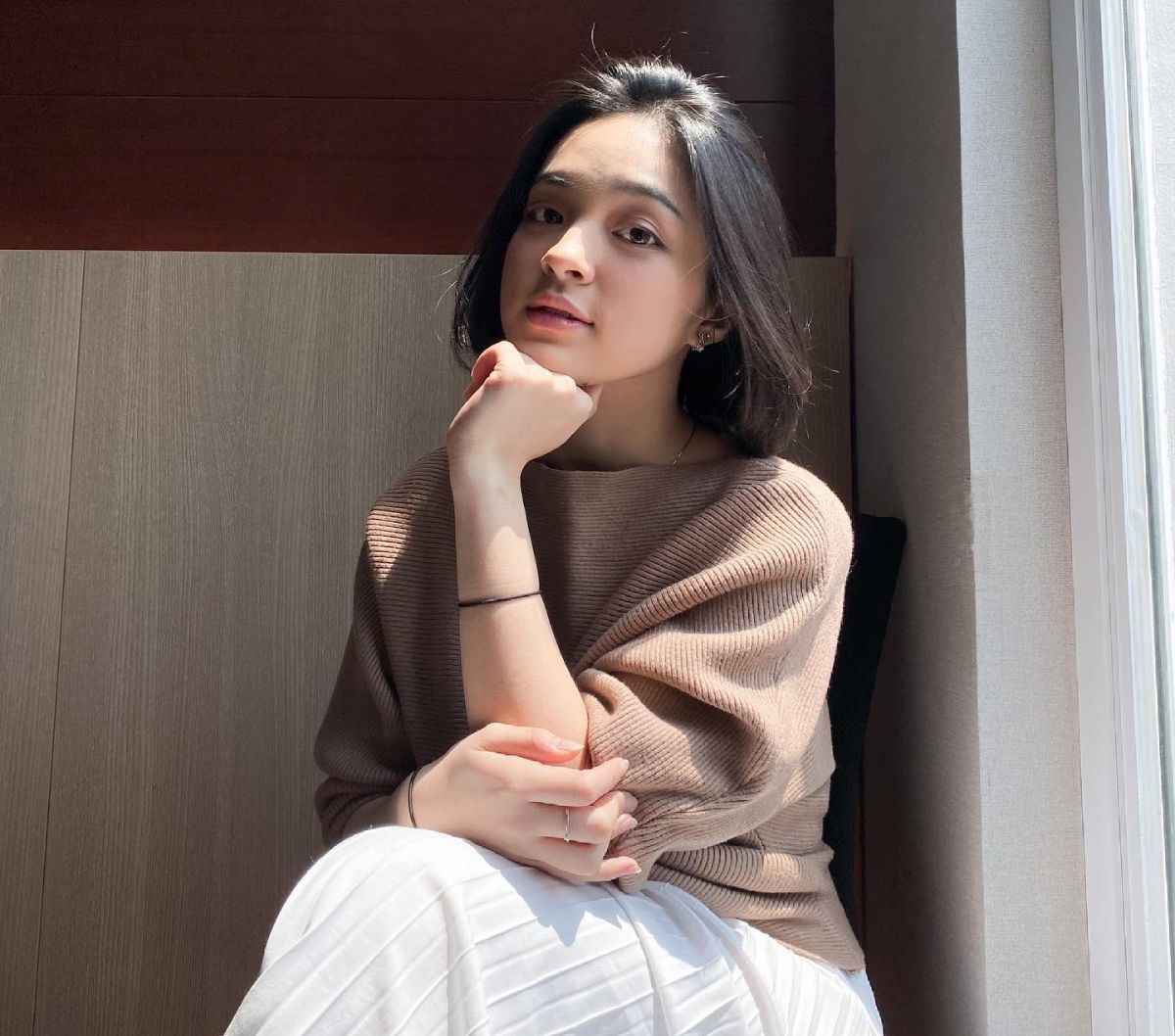 7 Potret Eca Aura yang Kocak Abis, Dianggap Netizen Kakak-Adik dengan ...