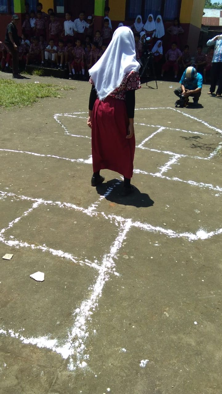 Mengenal Permainan Konclong Khas Garut, Permainan Tradisional yang ...