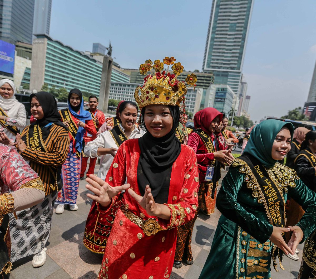 FOTO: Pesona 100 Penari Ayu dari 100 Kabupaten dan Kota Warnai HUT RI ...