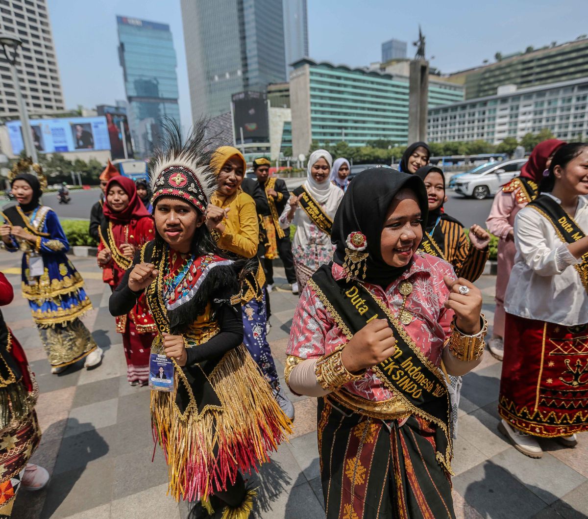 FOTO: Pesona 100 Penari Ayu dari 100 Kabupaten dan Kota Warnai HUT RI ...