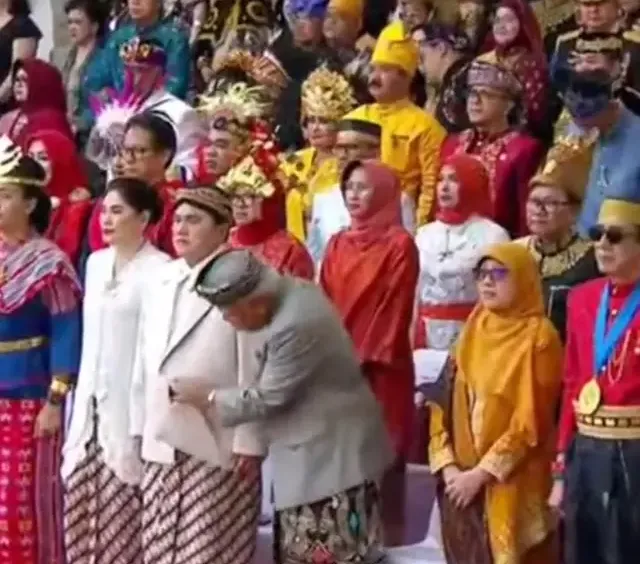 Sosok Istri Menteri PUPR Basuki yang Colek Suaminya saat Usil Singkap ...