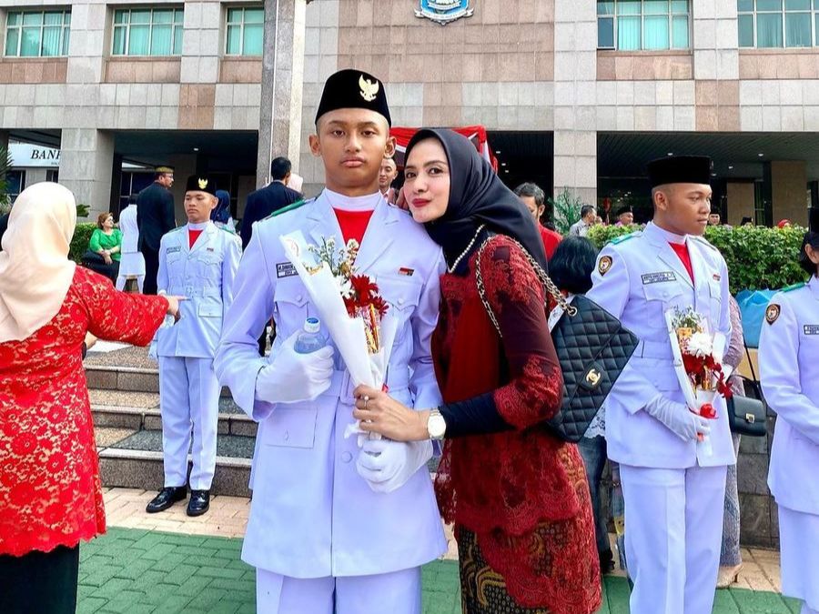 8 Foto Dhofin, Anak Ibnu Jamil, Melaksanakan Tugas Sebagai Anggota Paskibraka: Ekspresi Sukacita ...