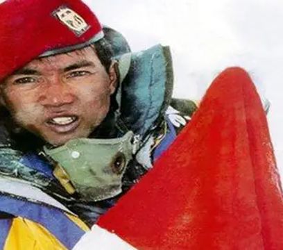 Kisah Warga Malang Taklukan Puncak Everest Demi Kibarkan Bendera Merah ...