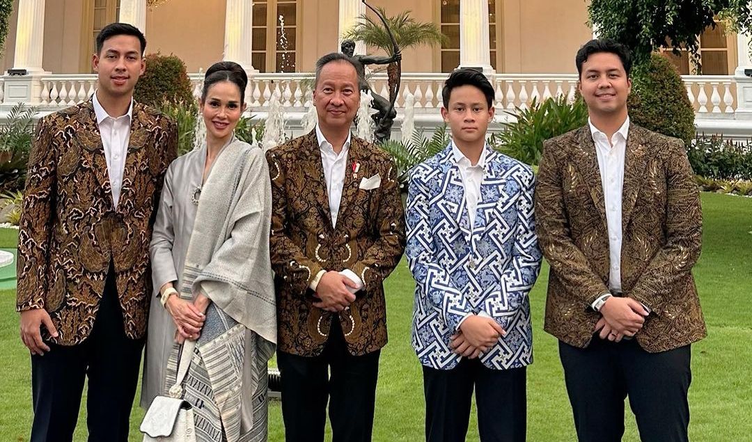 Potret Tampan Tiga Anak Menteri Agus, Sang Ibu Cantik Eks Model Finalis ...