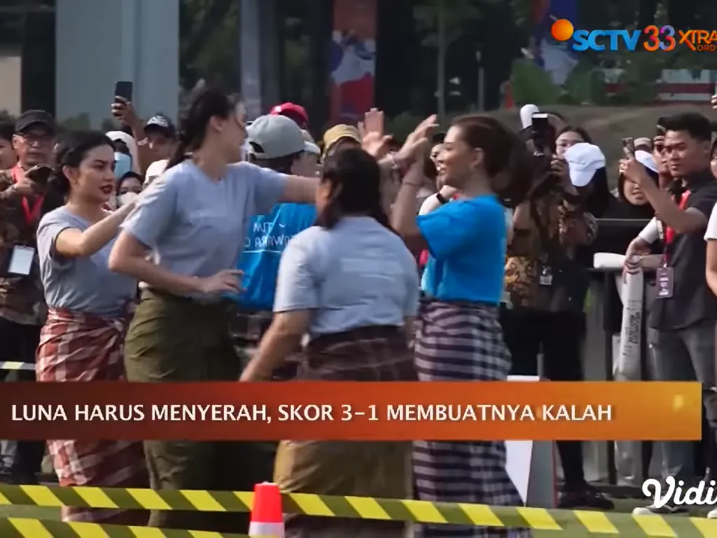 Potret Luna Maya Gocek Bola saat Main Futsal di Perayaan Kemerdekaan ...