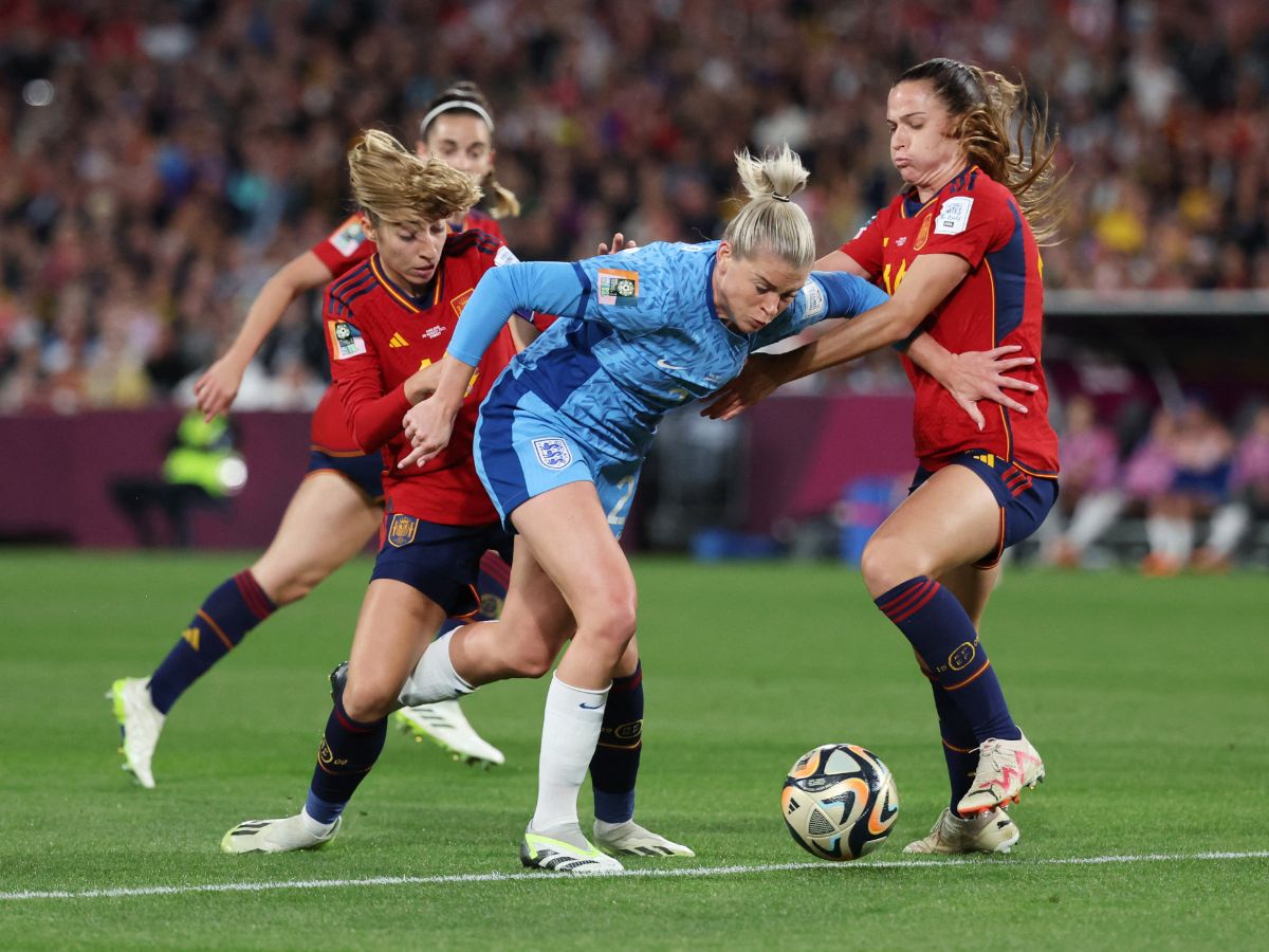 FOTO: Momen Timnas Spanyol Juara dan Cium Piala Dunia Wanita 2023 Usai Laga Sengit dan Keras ...