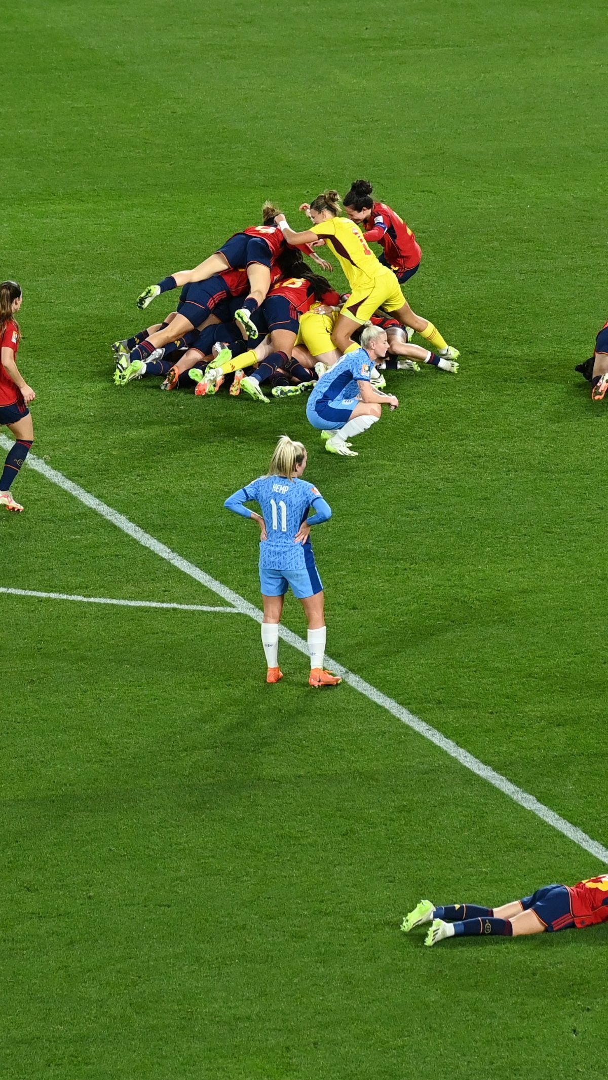 FOTO: Momen Timnas Spanyol Juara dan Cium Piala Dunia Wanita 2023 Usai Laga Sengit dan Keras ...