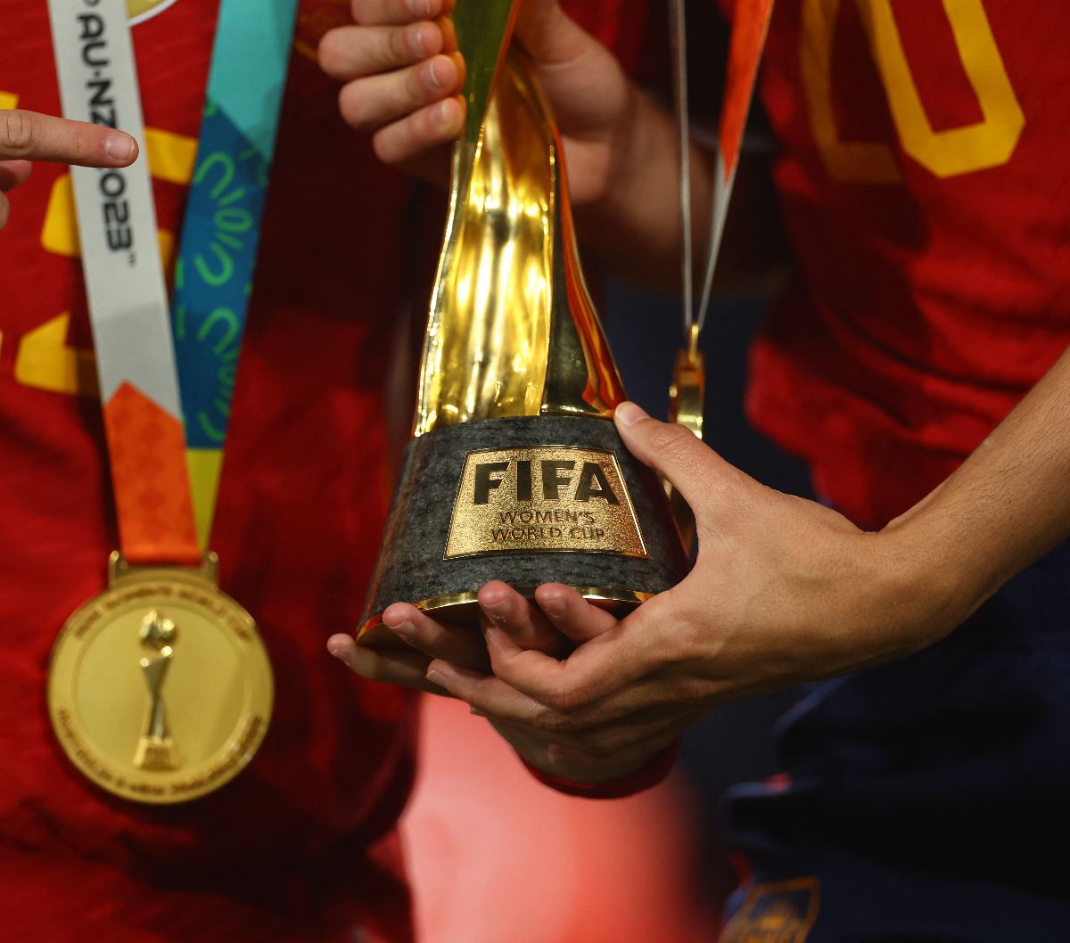 FOTO: Momen Timnas Spanyol Juara dan Cium Piala Dunia Wanita 2023 Usai Laga Sengit dan Keras ...