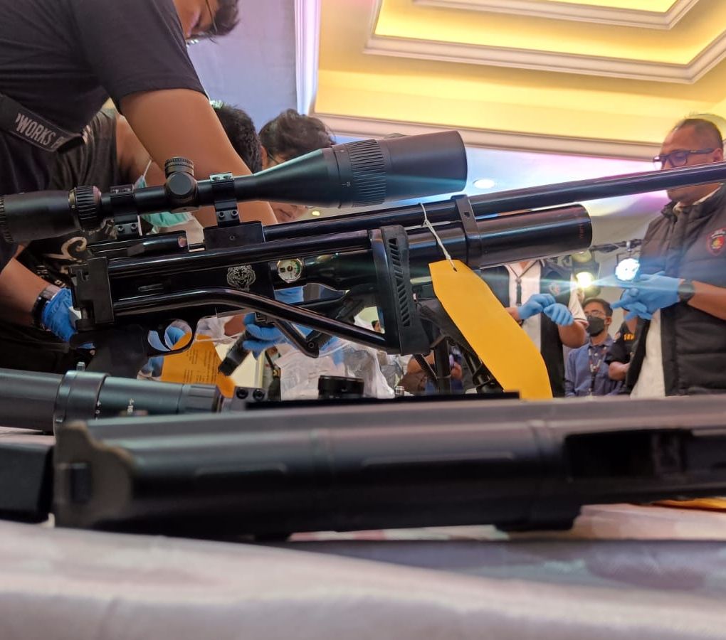 Penampakan Puluhan Senjata Api Ilegal Sitaan TNI-Polri dari Pabrik di Semarang dan Sumedang