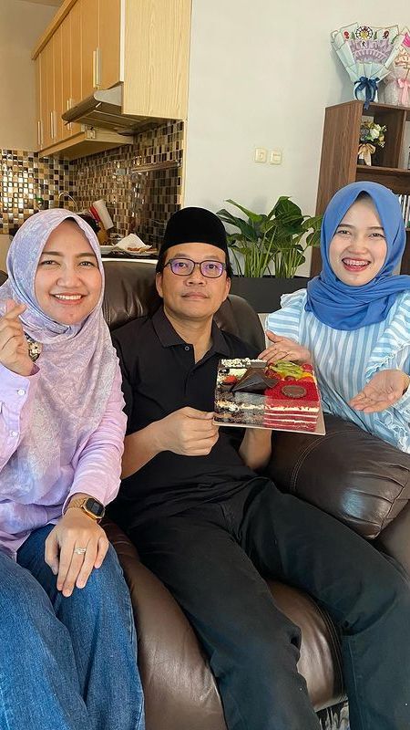 Akur, Ini Momen Istri Kedua Rayakan Anniversary ke-17 Suami dan Istri ...