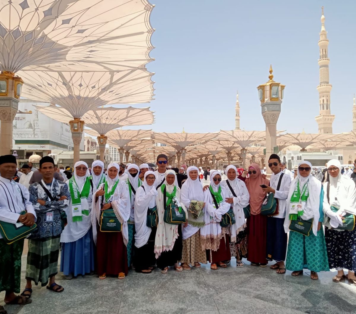 Puluhan Jemaah Umrah Asal Rembang Ini Sempat Telantar di Bandara YIA, Sekarang Begini Nasibnya