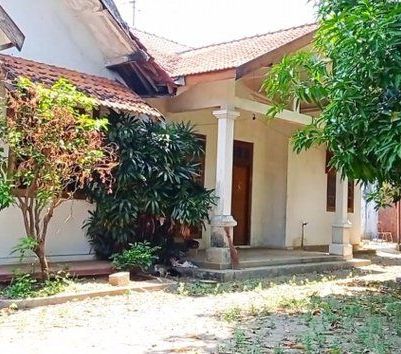 Penuh Misteri dan Bikin Merinding, Ini 11 Potret Rumah Artis yang Lama Terbengkalai Hingga ...