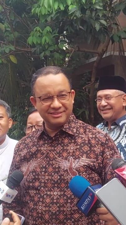 Anies dengan Salim Segaf Bahas Strategi Pilpres Ditemani Kopi dan Roti Tuna