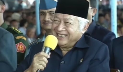 Momen Presiden Soeharto Tertawa Terpingkal-pingkal saat Dialog dengan ...
