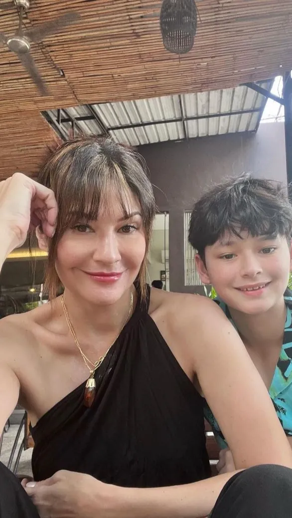 Makin Cantik dan Terlihat Muda Usai Potong Poni Rata dan Buang Lemak di ...